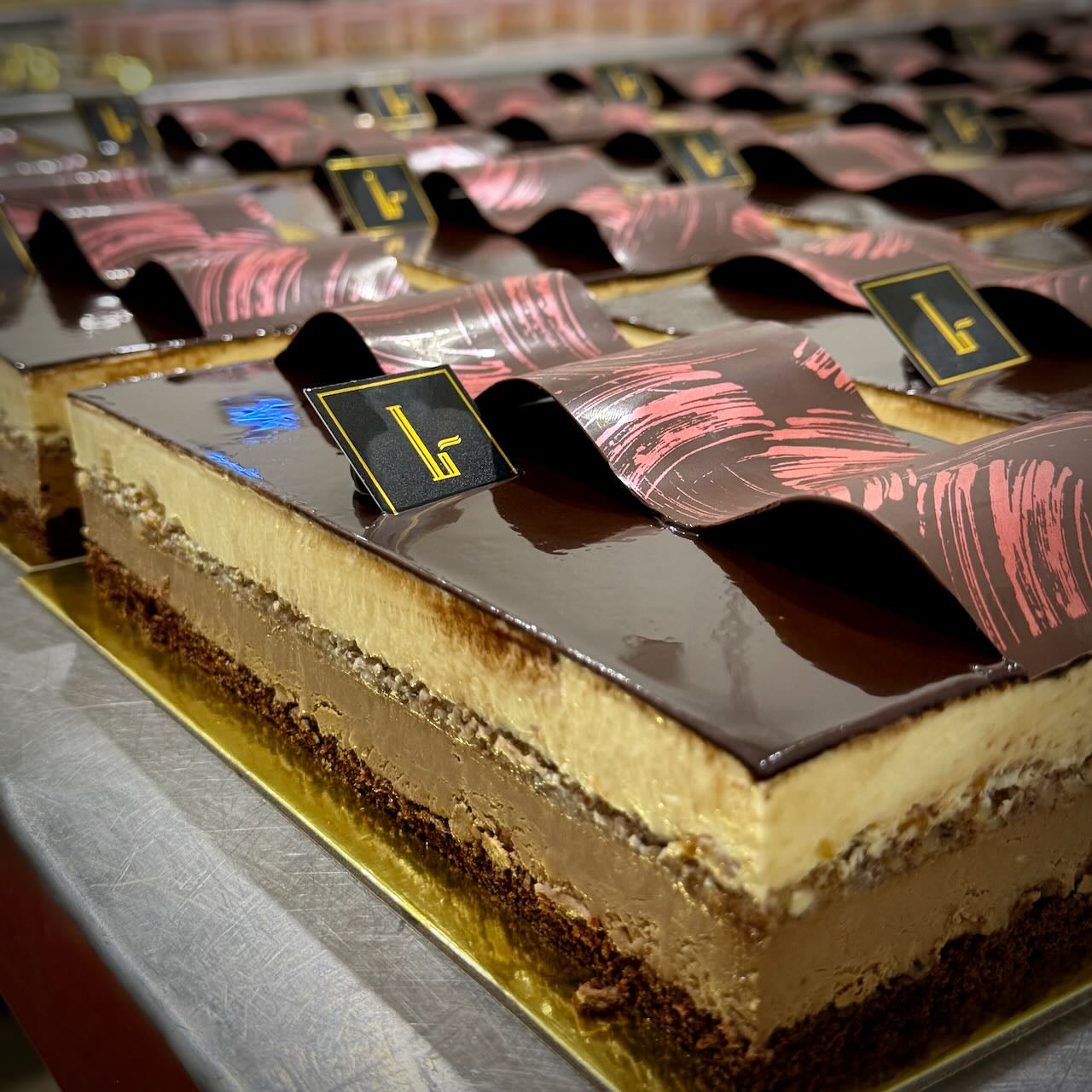 Cakes - Large (18-22cm)